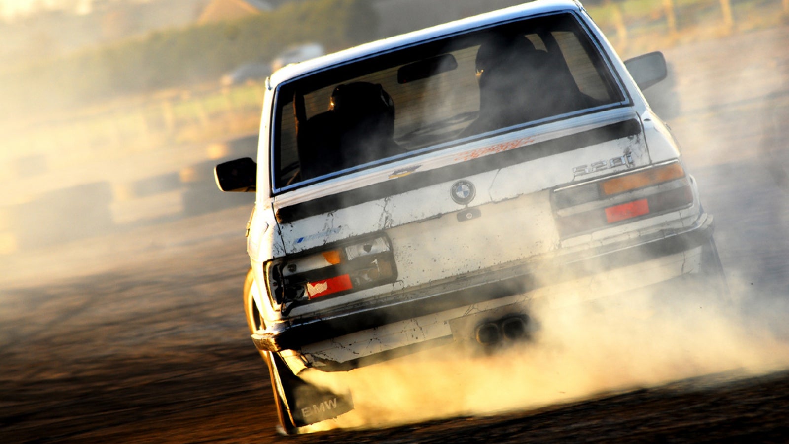 Your Ridiculously Awesome Drifting E28 BMW 5-Series Wallpaper Is Here Your Ridiculously Awesome Drifting E28 BMW 5-Series Wallpaper Is Here