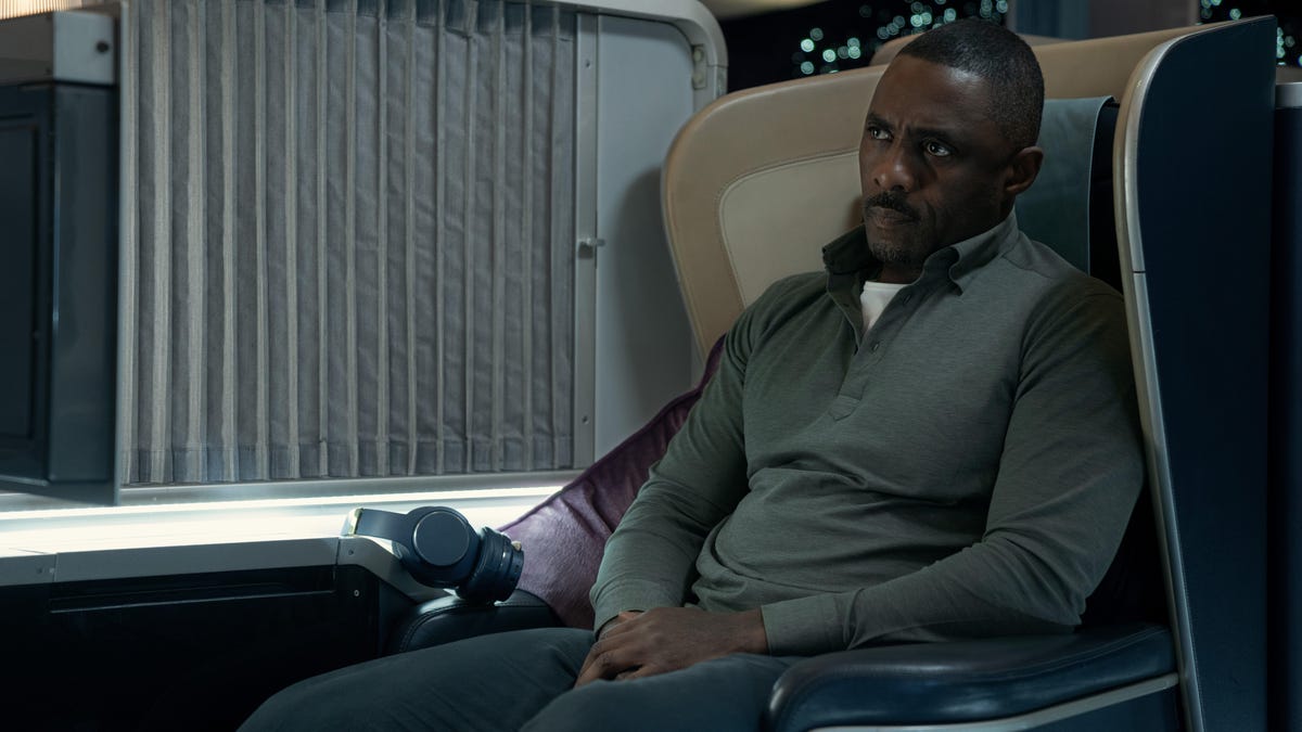 Hijack Review Idris Elba Leads A Big Silly Apple Tv Plus Thriller