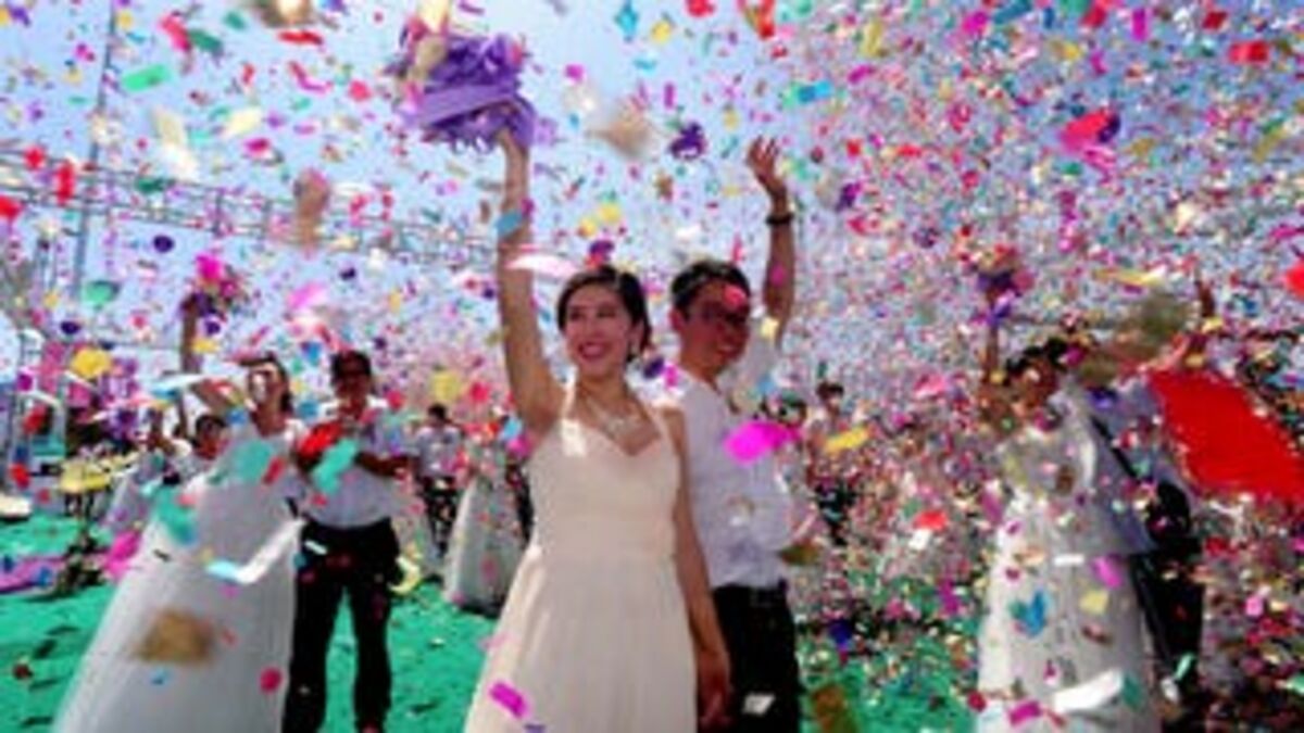 Tall men get married earlier, but short men stay married