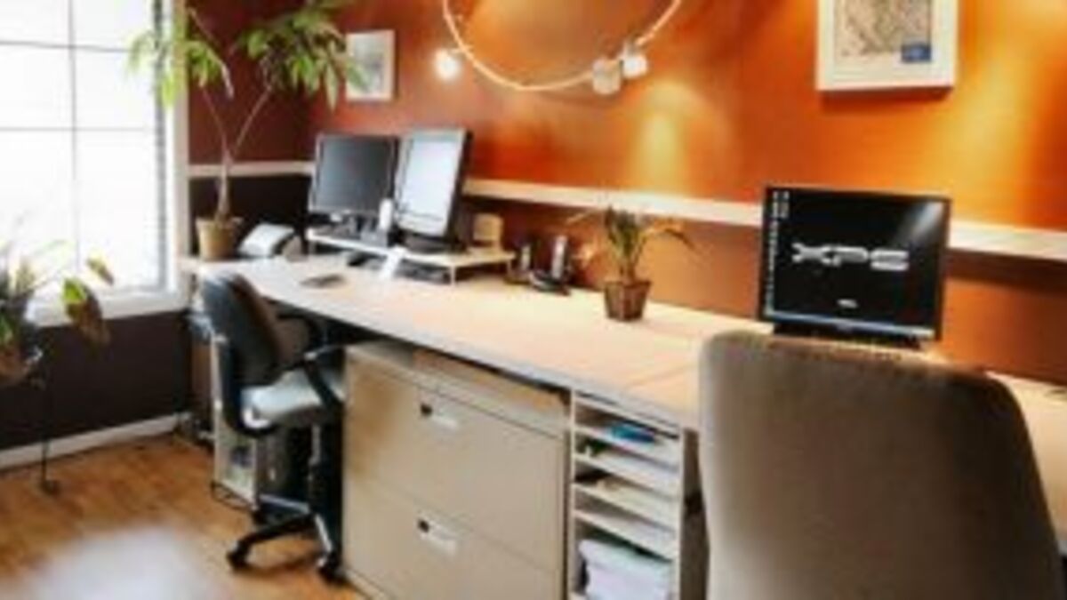 Pick the Desk Shape Best Suited for Your Space and Workflow