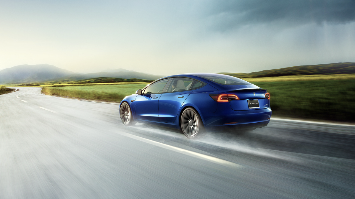 Tesla Recall 321,000 Model 3s, Model Ys Rear Taillight Issue