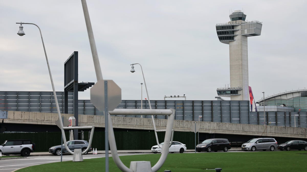 Power Outage Shuts Down Terminal at NYC's JFK Airport Power Outage Shuts Down Terminal at NYC's JFK Airport