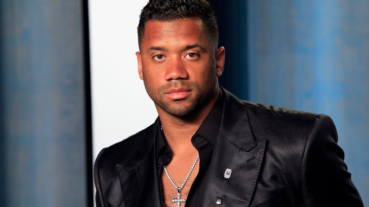 Russell Wilson Receives Honorary Degree From Dartmouth College ...