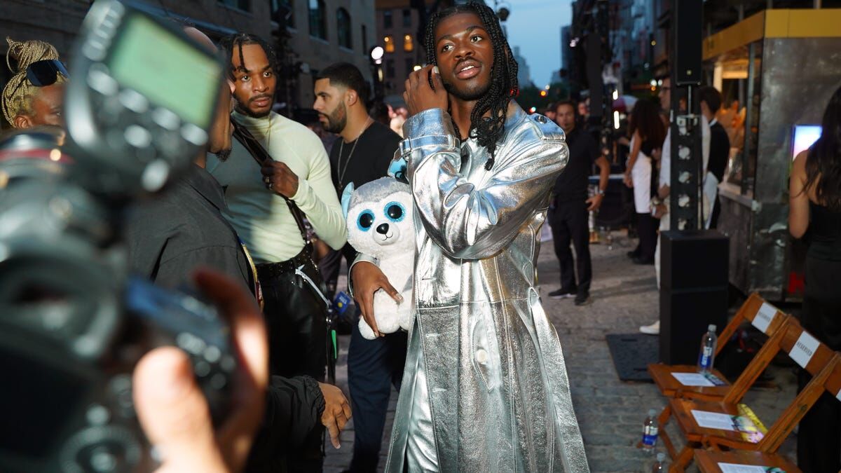 Stay Mad! Lil Nas X Offered Pizza To "Homophobic" Protestors Outside Of ...