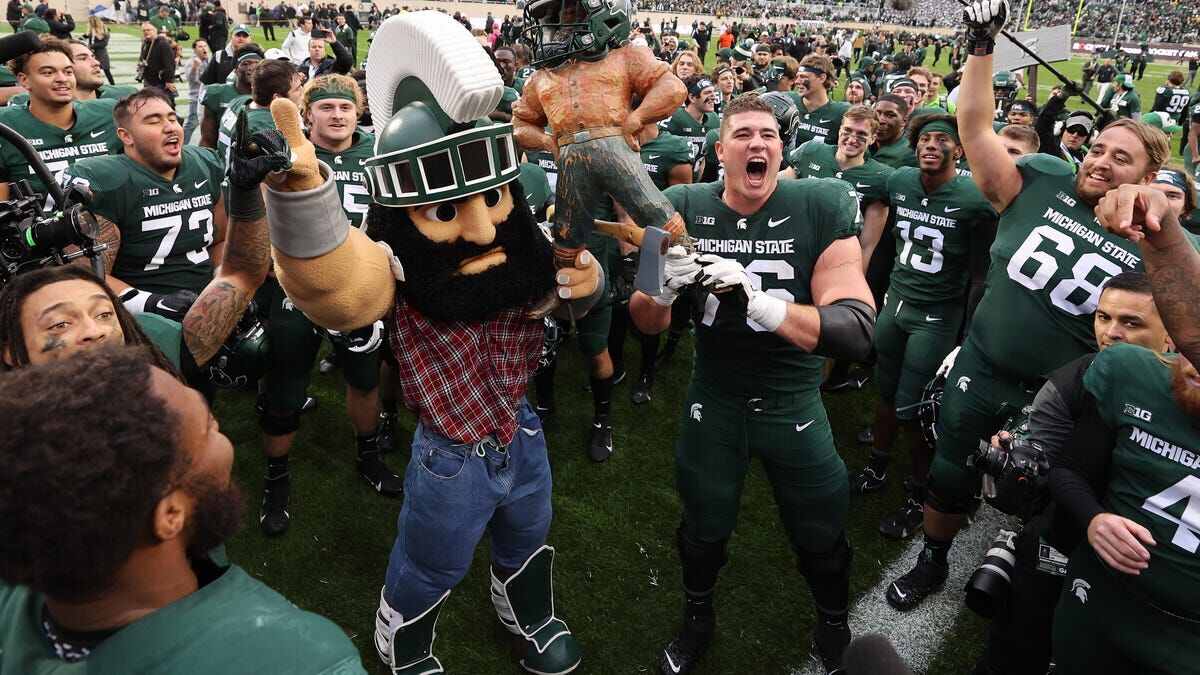Michigan State comes from behind to beat Michigan in top-10 battle