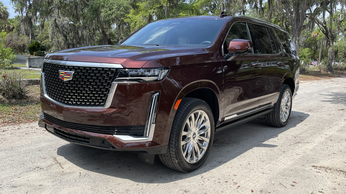 GM Recalls 338,000 Full-Size SUVs Over Daytime Running Light Issue GM Recalls 338,000 Full-Size SUVs Over Daytime Running Light Issue