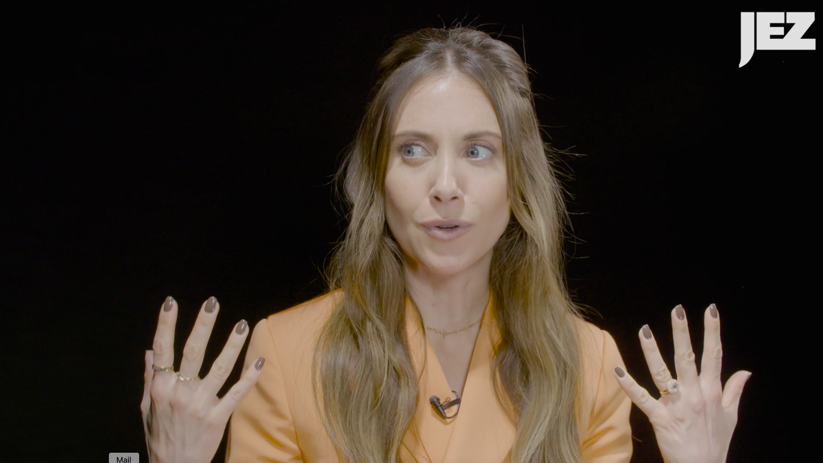 Alison Brie On Sex Scenes We Are Actors This Is Our Job Flipboard