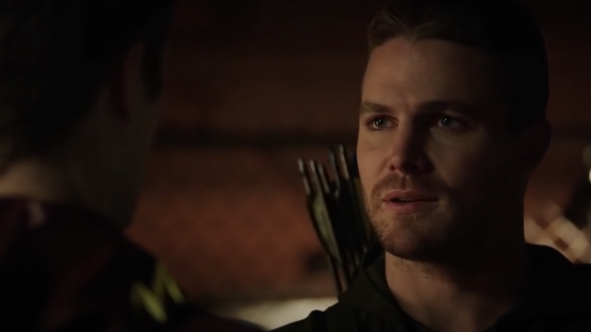 Arrows Stephen Amell Returns As Oliver Queen On The Flash