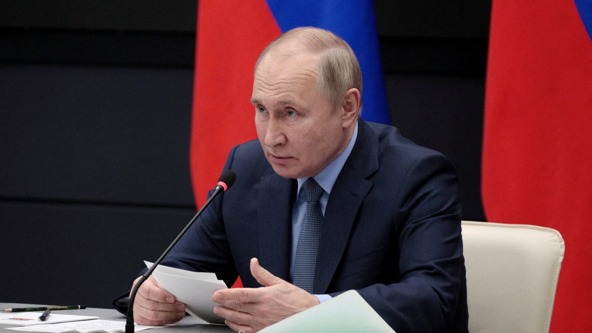 Vladimir Putin critic found dead at a hotel in India Vladimir Putin critic found dead at a hotel in India