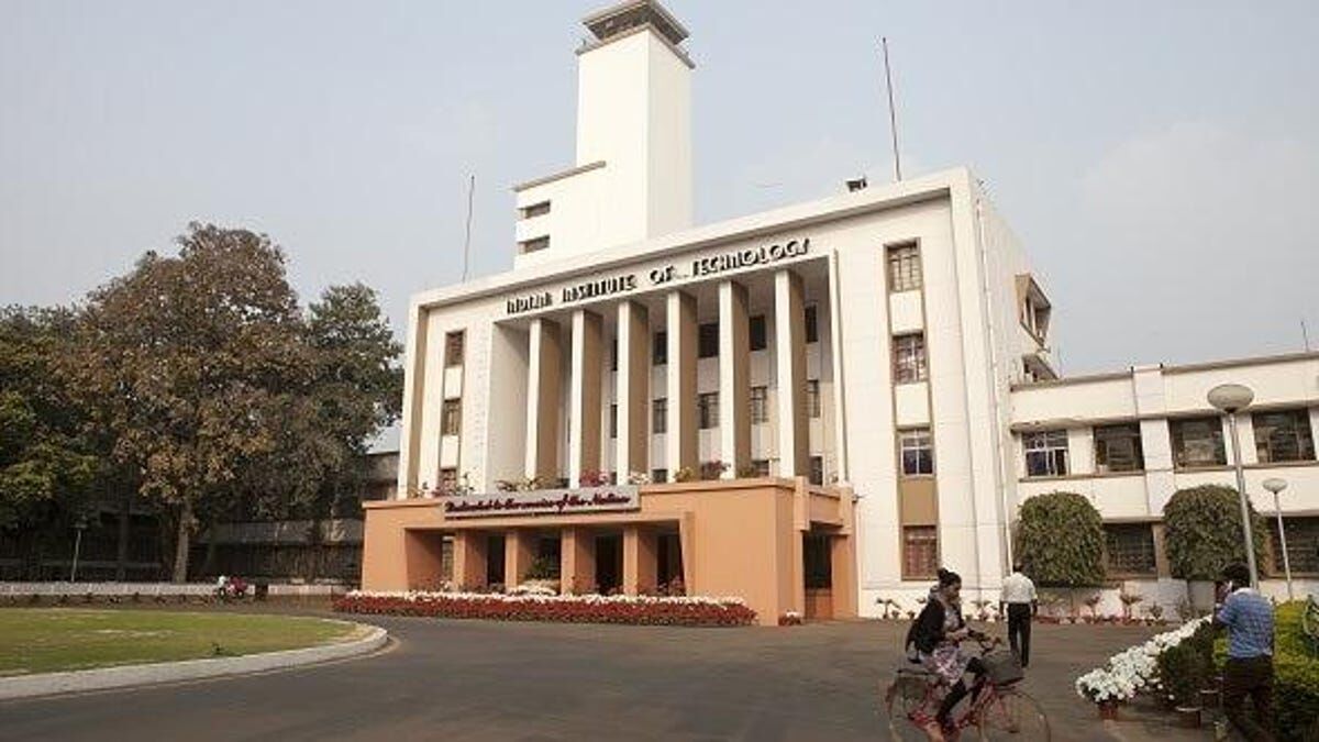 A third of India's IIT graduates leave the country