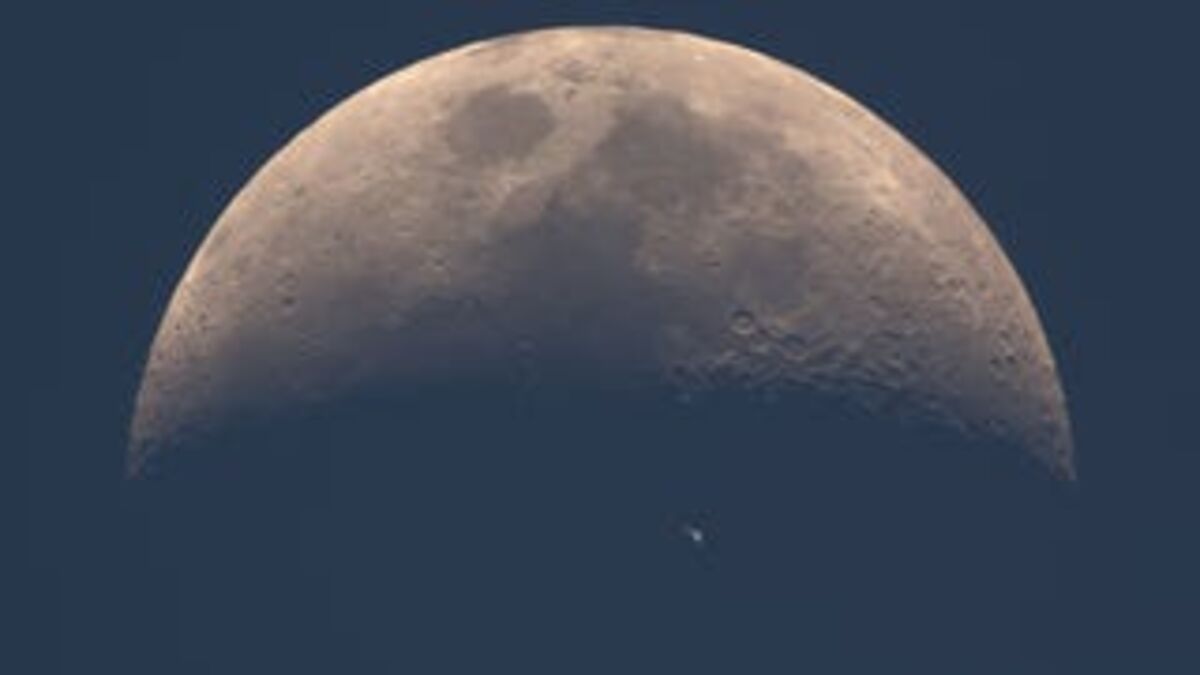 The ISS and the moon: A perfectly-timed photo of the moon puts humanity ...