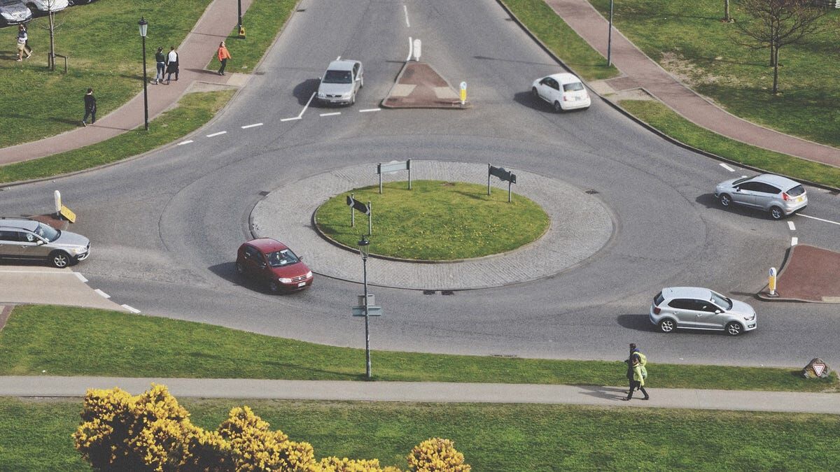Every Driver In Roundabout Just Winging It