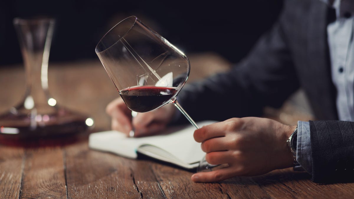 The Right Way To Hold A Wine Glass
