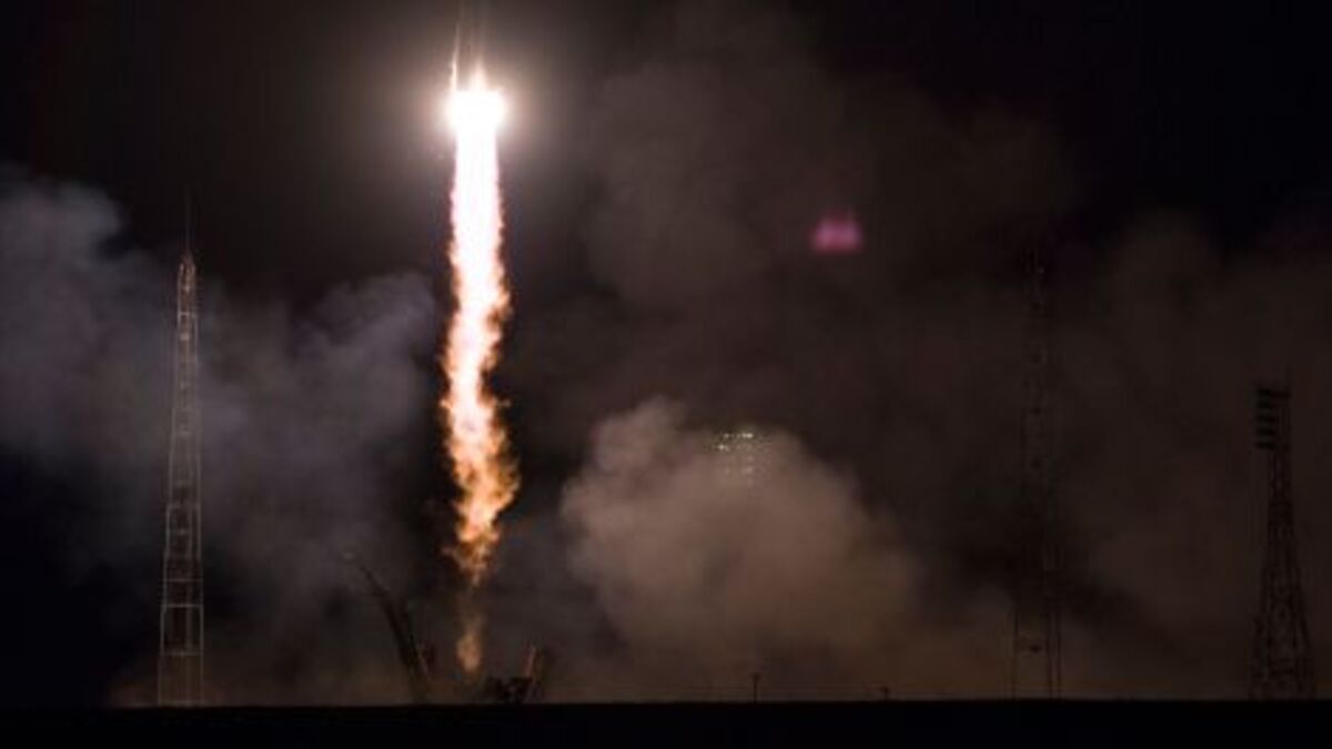 Soyuz Rocket With Three ISS-Bound Astronauts Heads Into Orbit