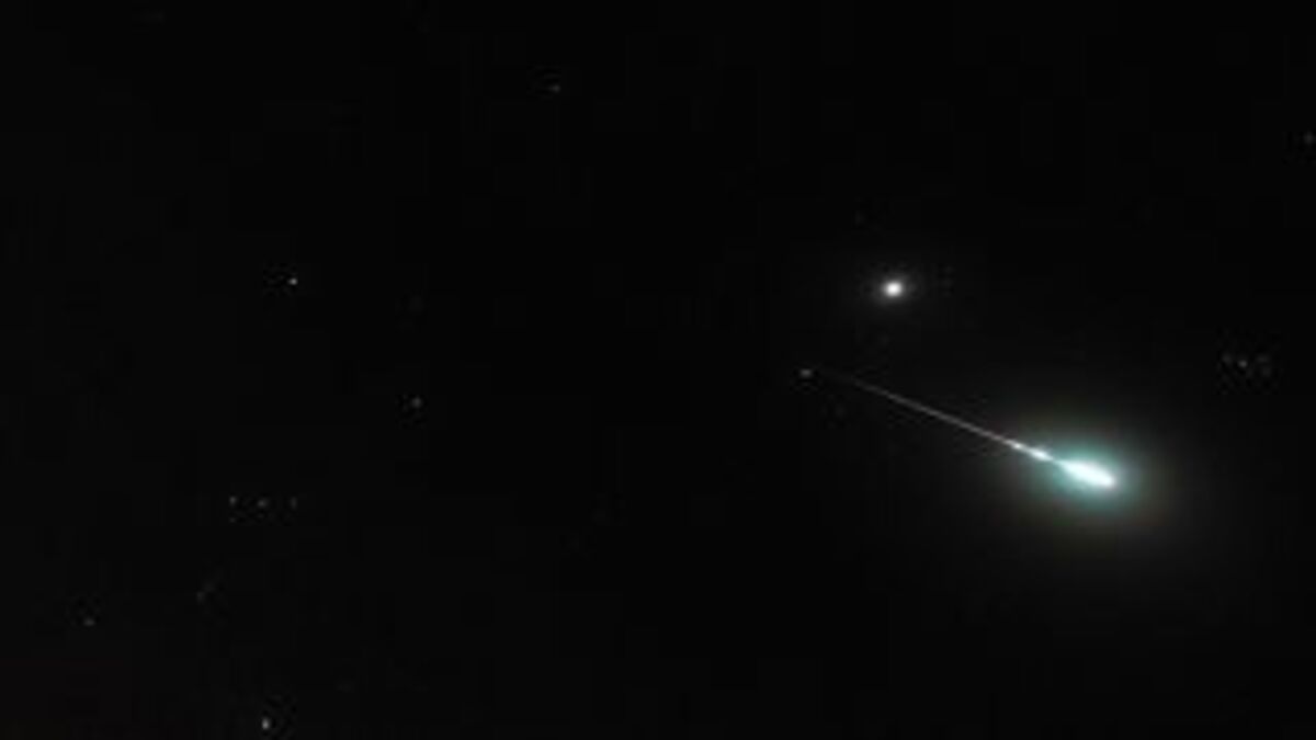 Incoming Meteors Explode From the Inside, Simulations Suggest