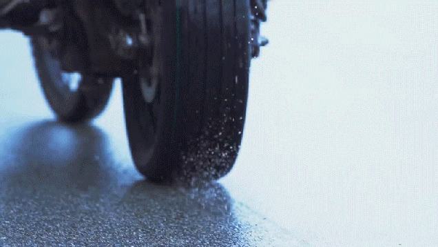 Por qué no deberías poner ruedas de automóvil en tu motocicleta