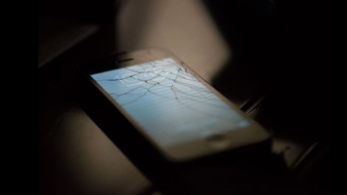 Apple Just Made Its Top Secret iPhone Screen Repair Machine a Little ...