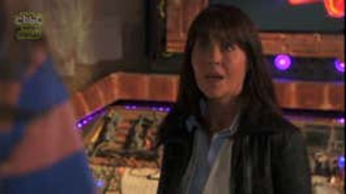 Sarah Jane Smith tries to explain life and death to an alien child