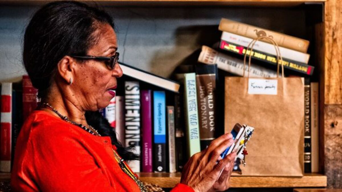 How to Keep People From Snooping Around on Your Phone