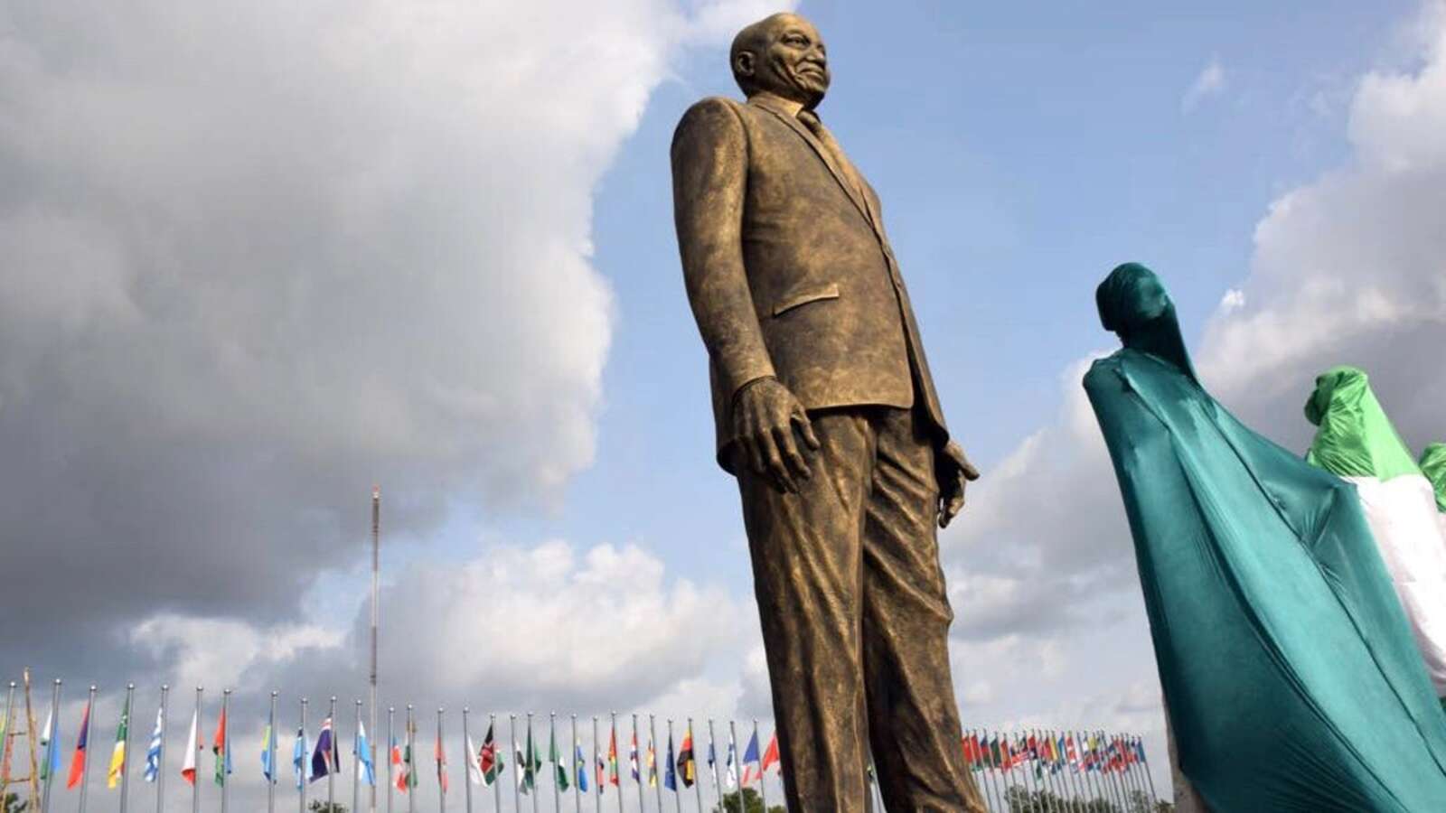 #ZumaStatue: Jacob Zuma statue unveiled in Nigeria by Imo's Rochas Okorocha