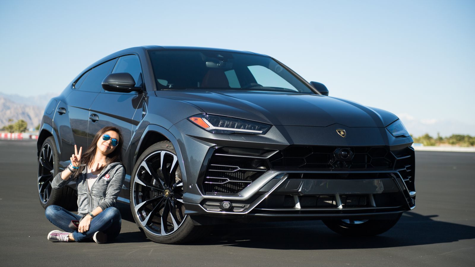 The Lamborghini Urus Wearing 23-Inch Wheels Is the Same as a Short Girl ...