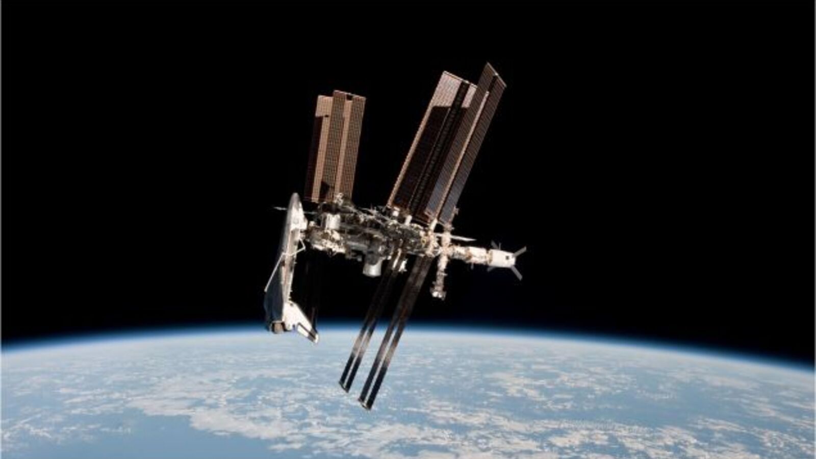 ¿Cómo se hizo esta foto del transbordador Endeavour acoplado a la ISS?