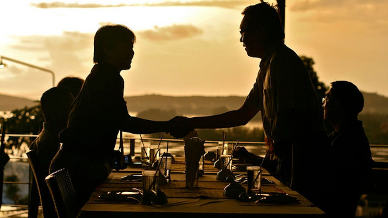 How to Greet Someone If You're Not Sure If You Know Them