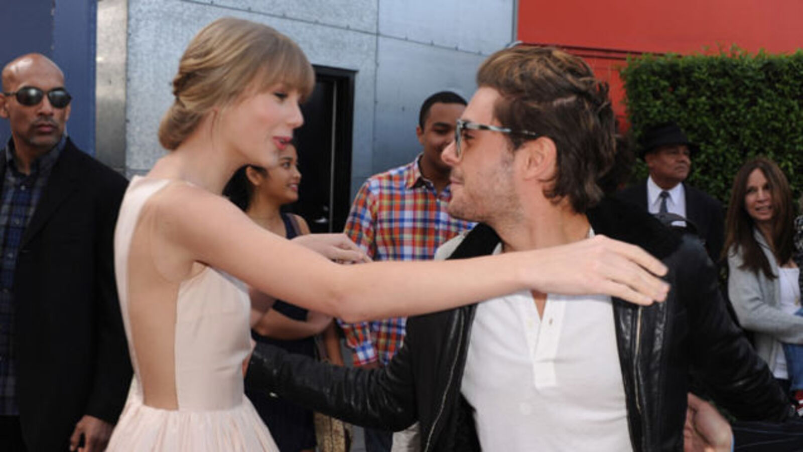 Taylor Swift and Zac Efron Do the Hug 'n' Run