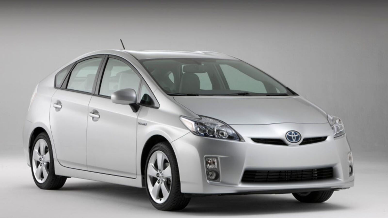 2010 Toyota Prius: Bigger Size Meets Bigger Fuel Economy - 50 MPG!