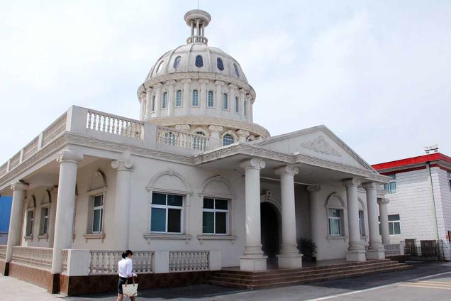 Chinese Public Toilet Looks Like the U.S. Capitol Building - Real World ...