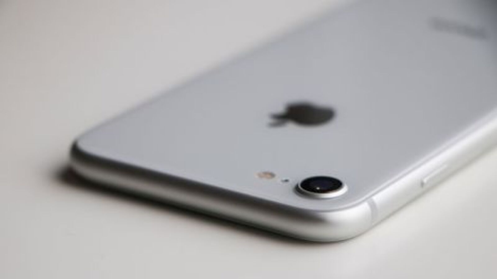 There's a New Way to Force Restart on the iPhone 8—Here's How to Do It