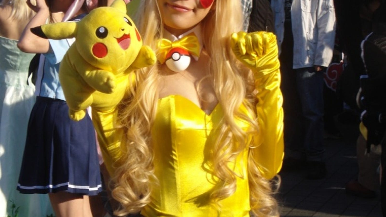 Comikets Sexy Pikachu Girl And Friends