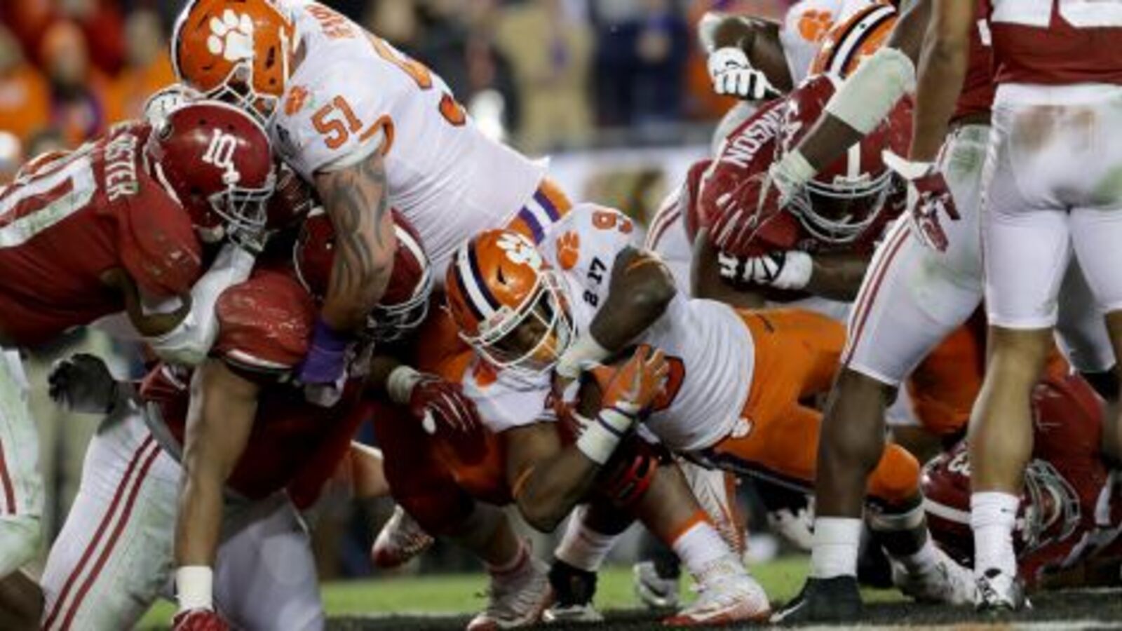 Clemson's Offensive Line Turned Da'Ron Payne Into A Blocking Sled