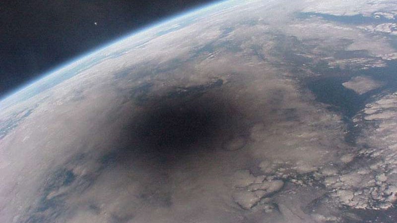 To the untrained eye, black holes and solar eclipses are alarmingly similar To the untrained eye, black holes and solar eclipses are alarmingly similar
