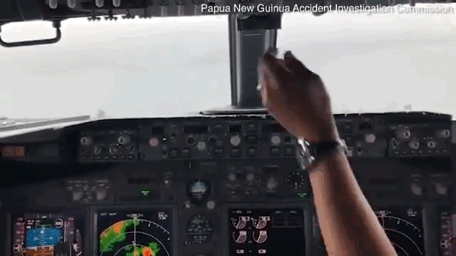 Vídeo de la cabina de un Boeing 737 poco antes de estrellarse Vídeo de la cabina de un Boeing 737 poco antes de estrellarse