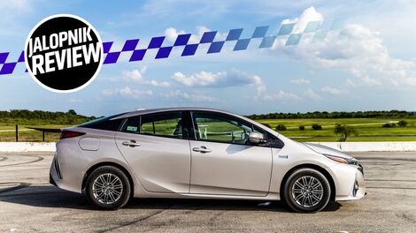 This Lifted Prius Trolls Jeeps