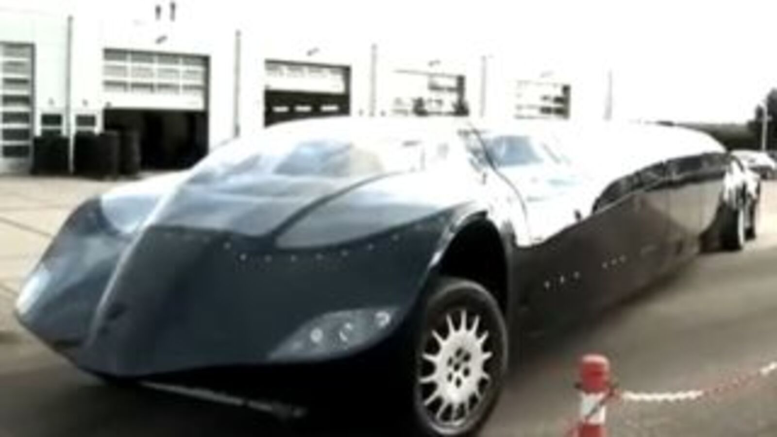 155 MPH Luxury Superbus Hits The Track