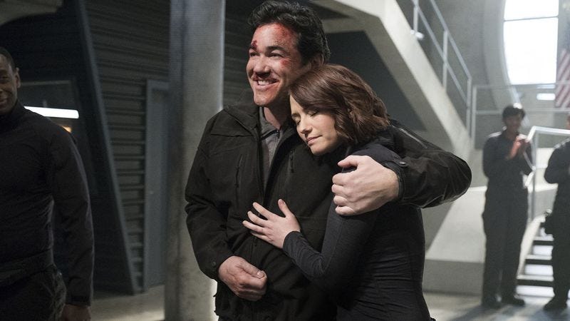 Dean Cain Pays Supergirl An Emotional Homecoming