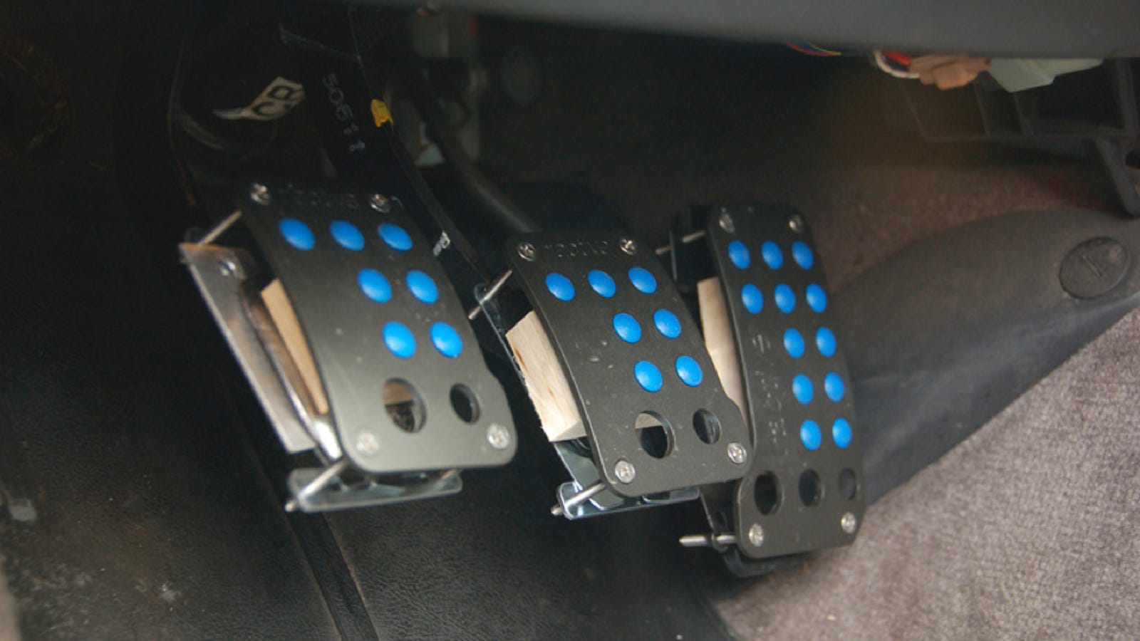 Husband 'Fixes' Pedals So His Short Wife Can Drive Stick Husband 'Fixes' Pedals So His Short Wife Can Drive Stick