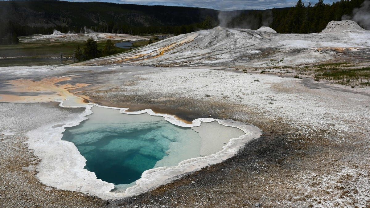 Geophysicists Mapped the 'Plumbing' Under Yellowstone