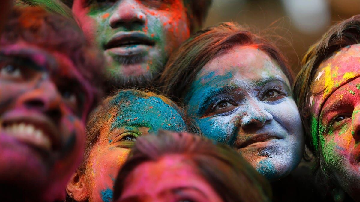 Why do humans see different colors? It depends what language you speak