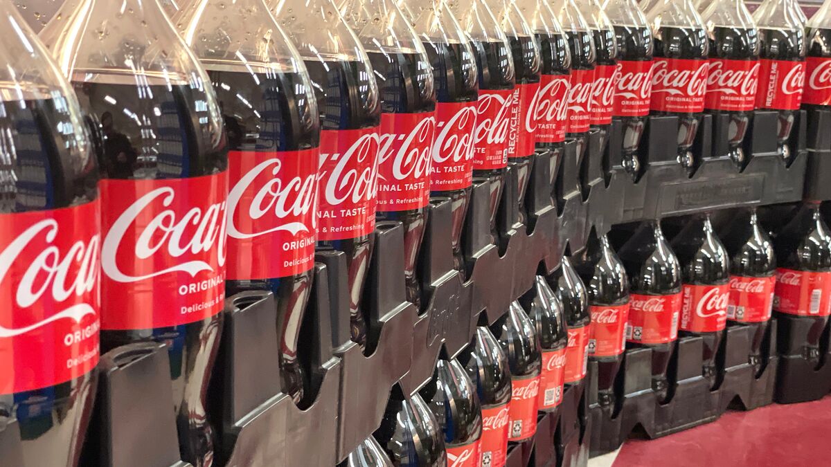 Coca Cola reduces plastic commitments