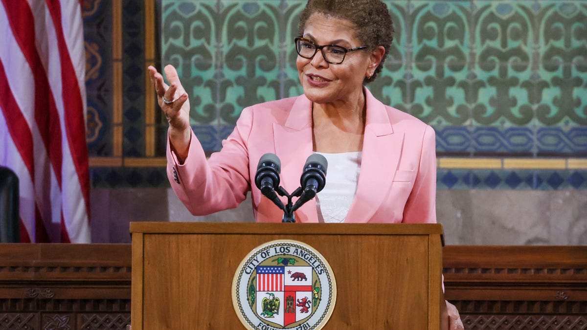 Suspect Arrested In Break In Of Home Of L A Mayor Karen Bass