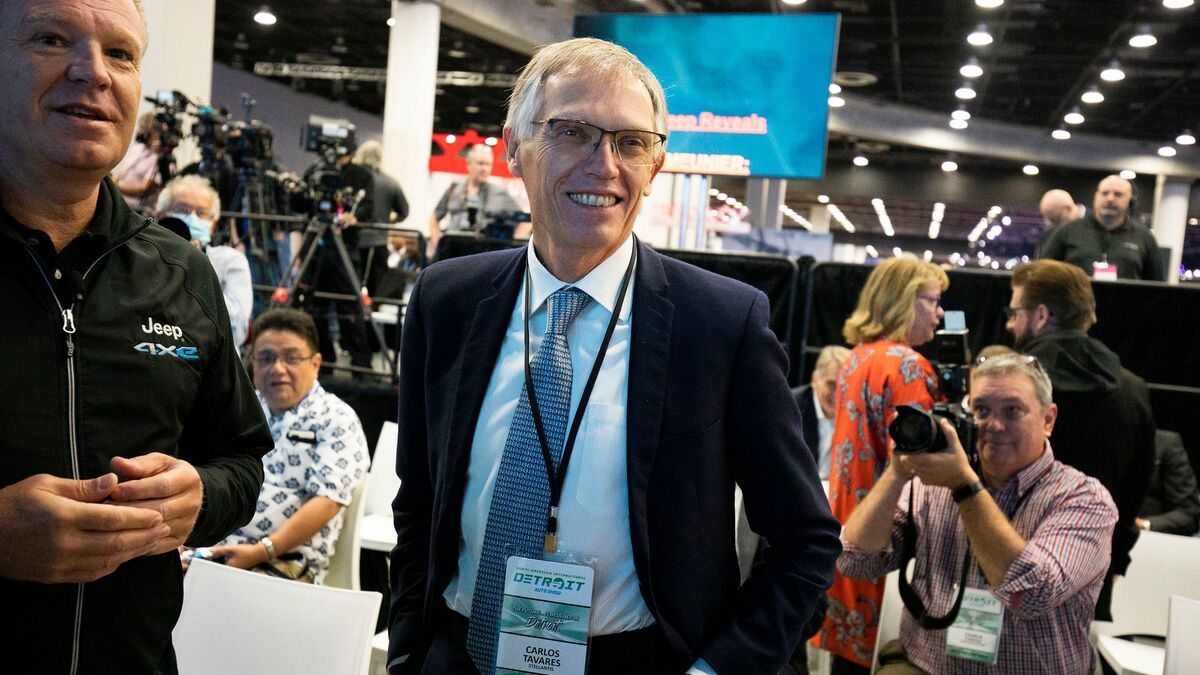 Stellantis looks for next CEO as it faces a 'disaster'