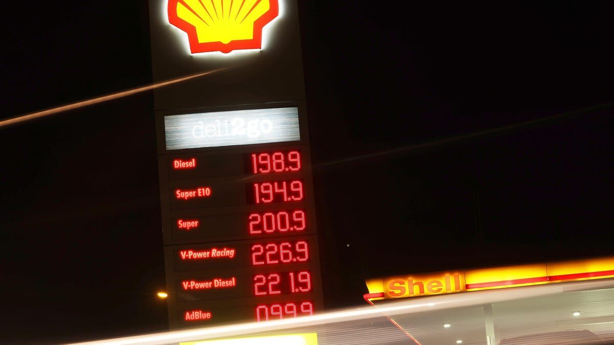 Shell Grabs Discount for Russian Oil, Says It's Donating Profits to Ukraine
