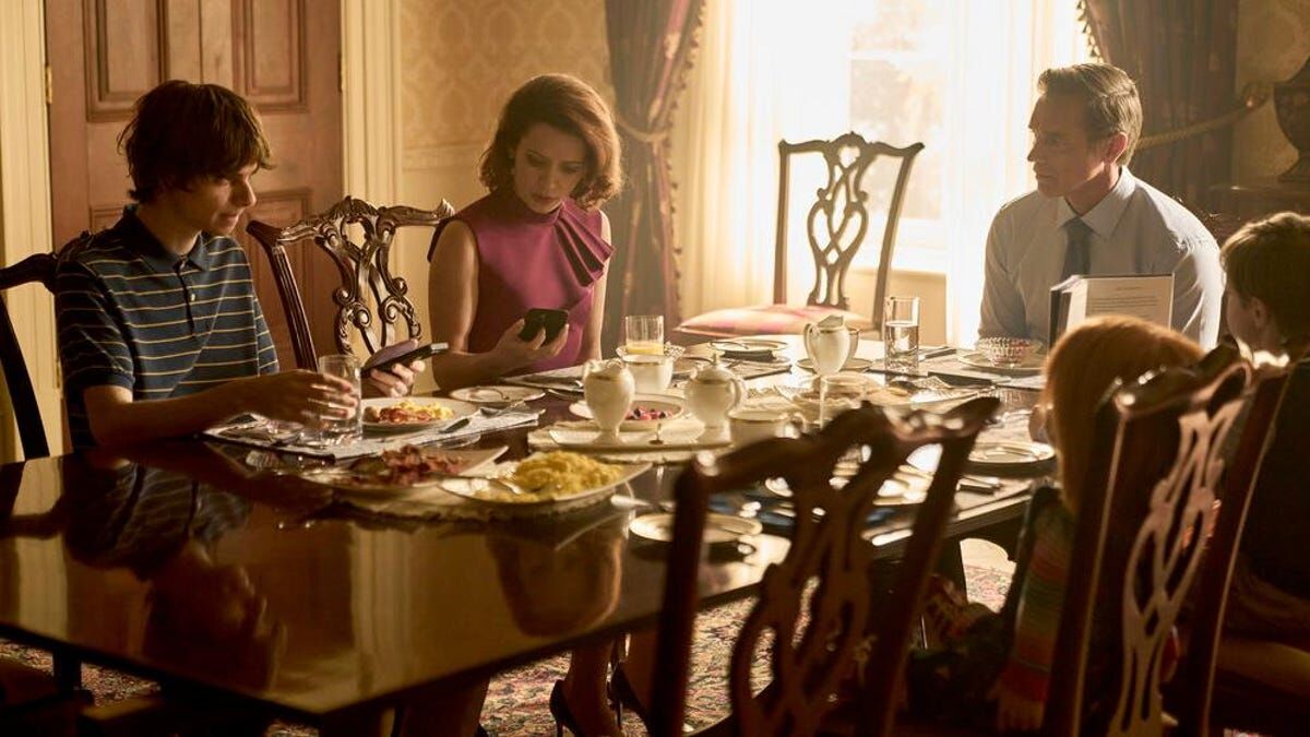 Chucky S3 Video: Tour the White House with President Devon Sawa