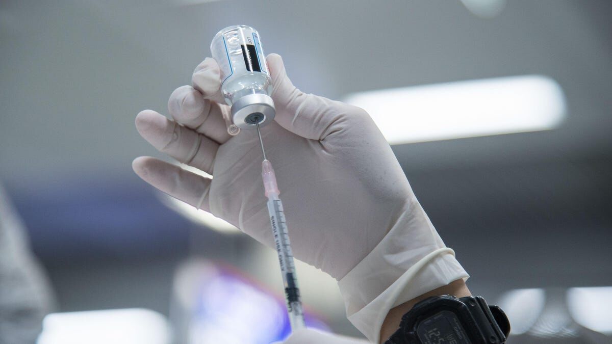 Apple to Reportedly Require Covid-19 Booster Shots for Workers