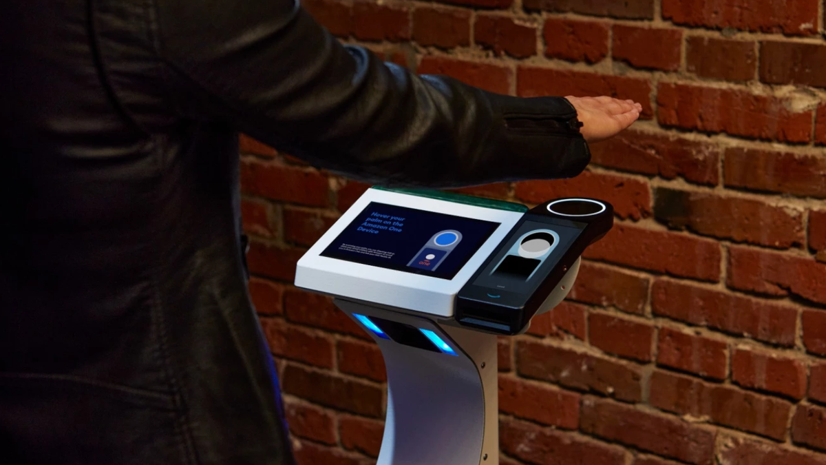 Amazon Palm Reader Launches in First Non-Amazon Venue