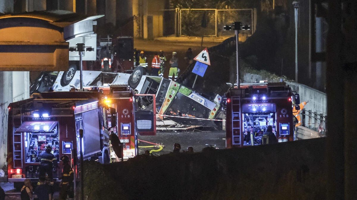 21 People Die After Electric Bus Falls Off Venice Overpass In ...