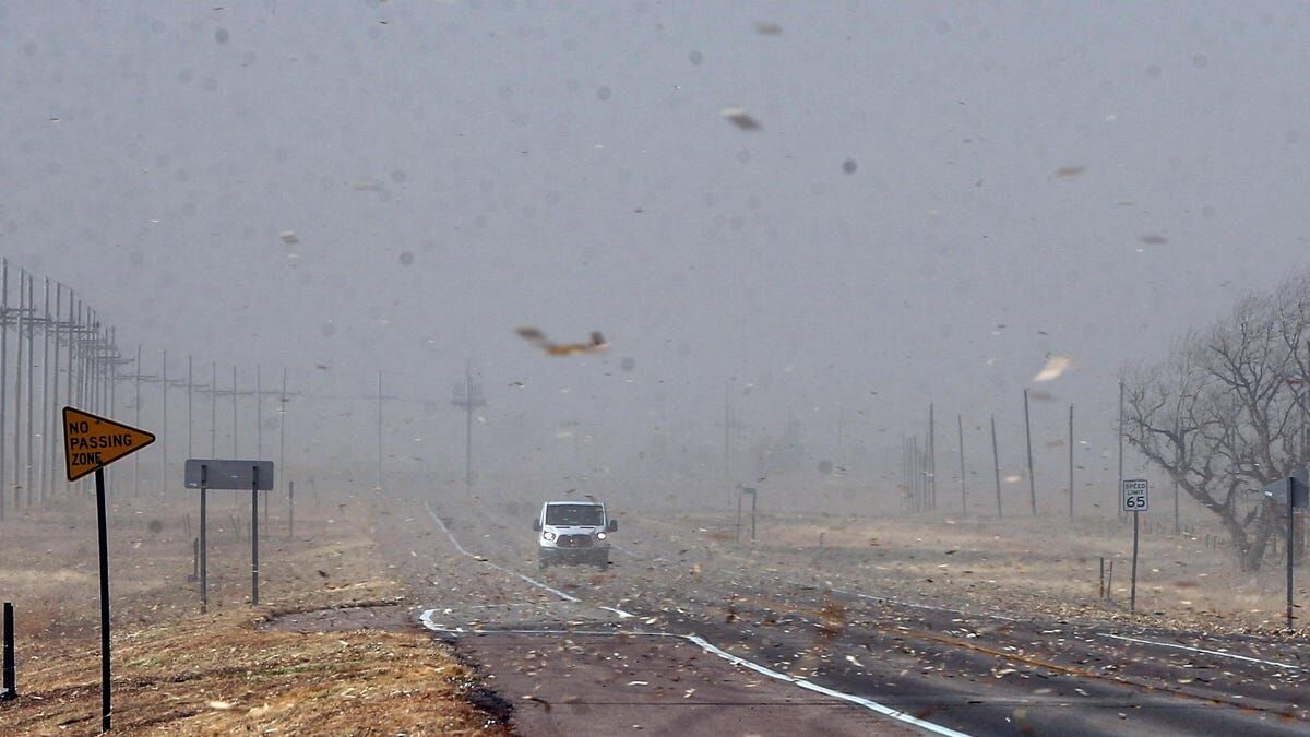 Photos: High Winds, Dust Storms, Tornadoes, Wildfires Hit US